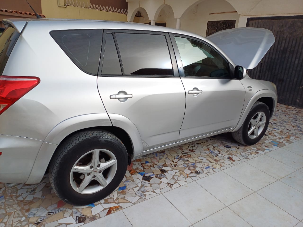 Vente d’une Toyota RAV4 en excellent état – Fiable et prêt à prendre la route