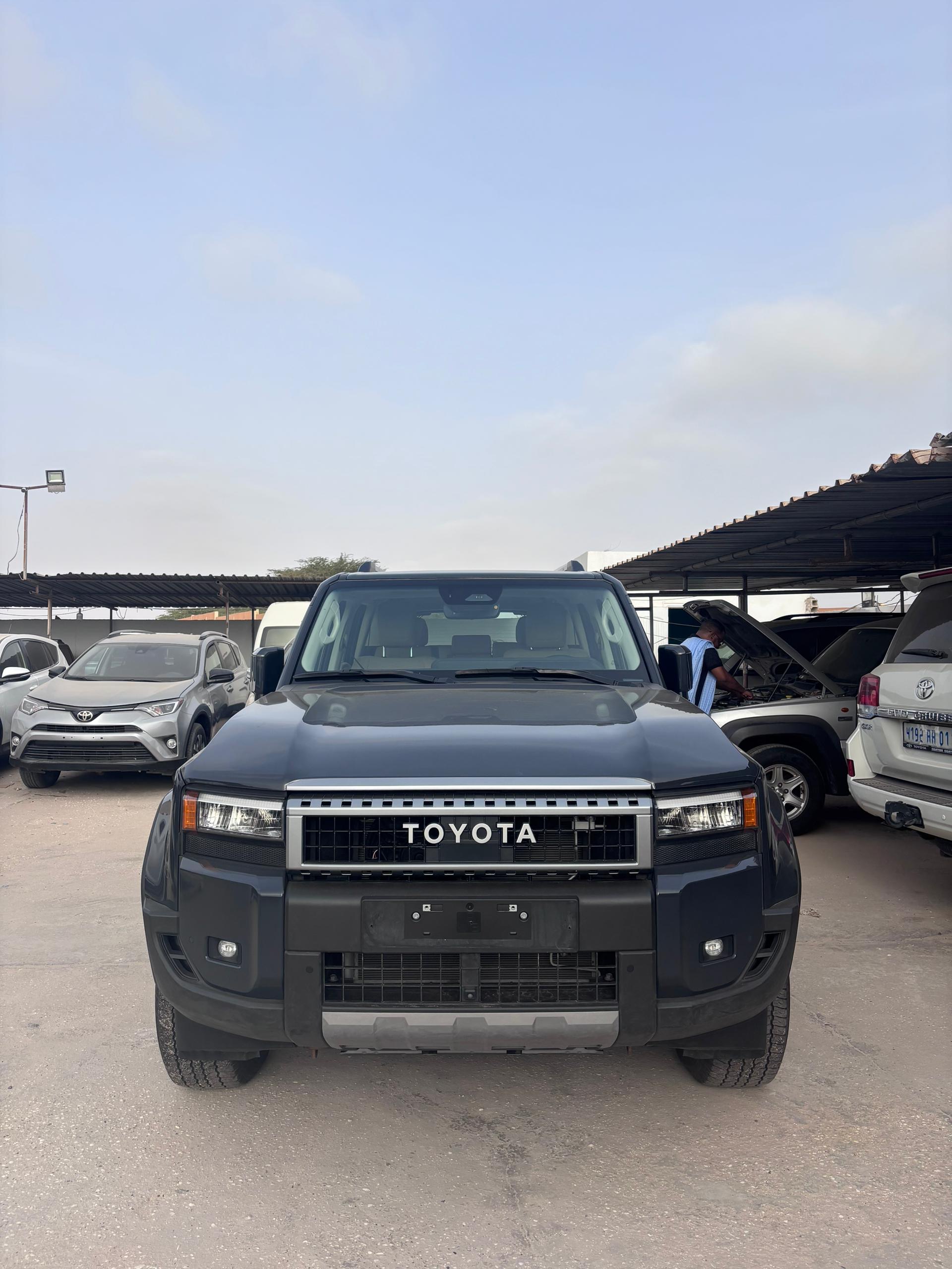 Voursa.com | Toyota Prado 2025