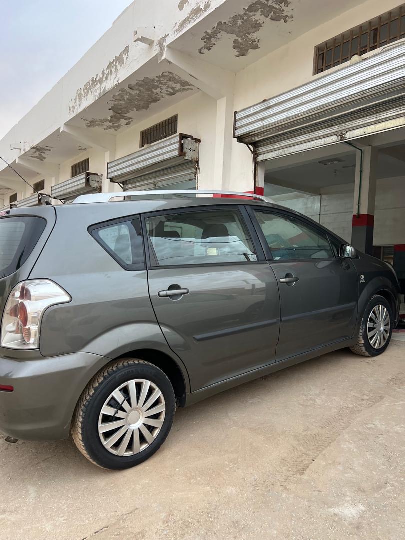 Voursa.com | Corolla Verso 7 place 5 vitess