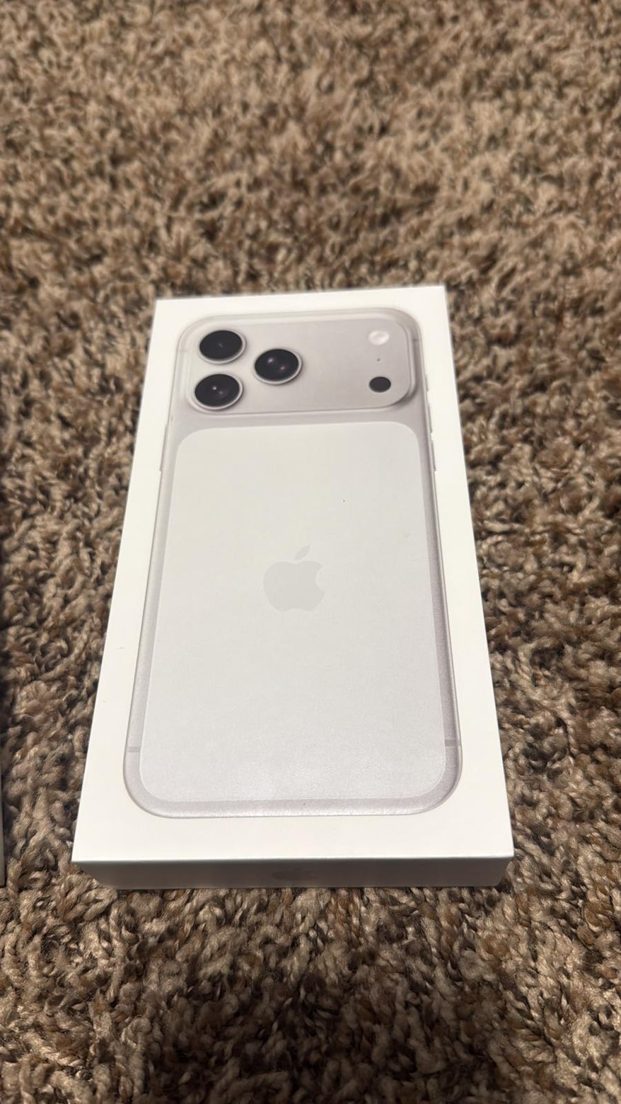 Voursa.com | iPhone 17 pro max